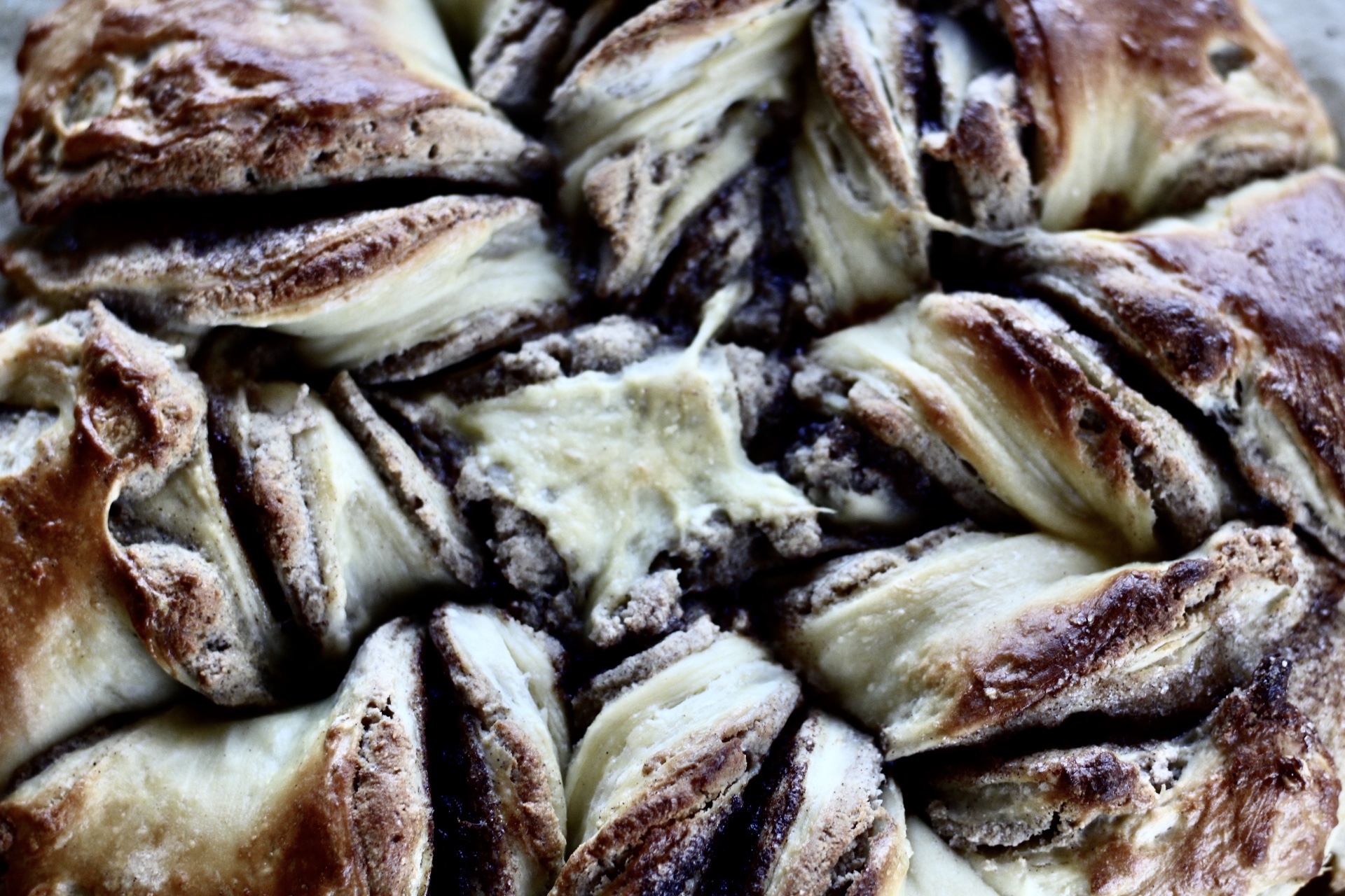 Pumpkin spiced marzipan filled Star Bread {made with sourdough brioche ...